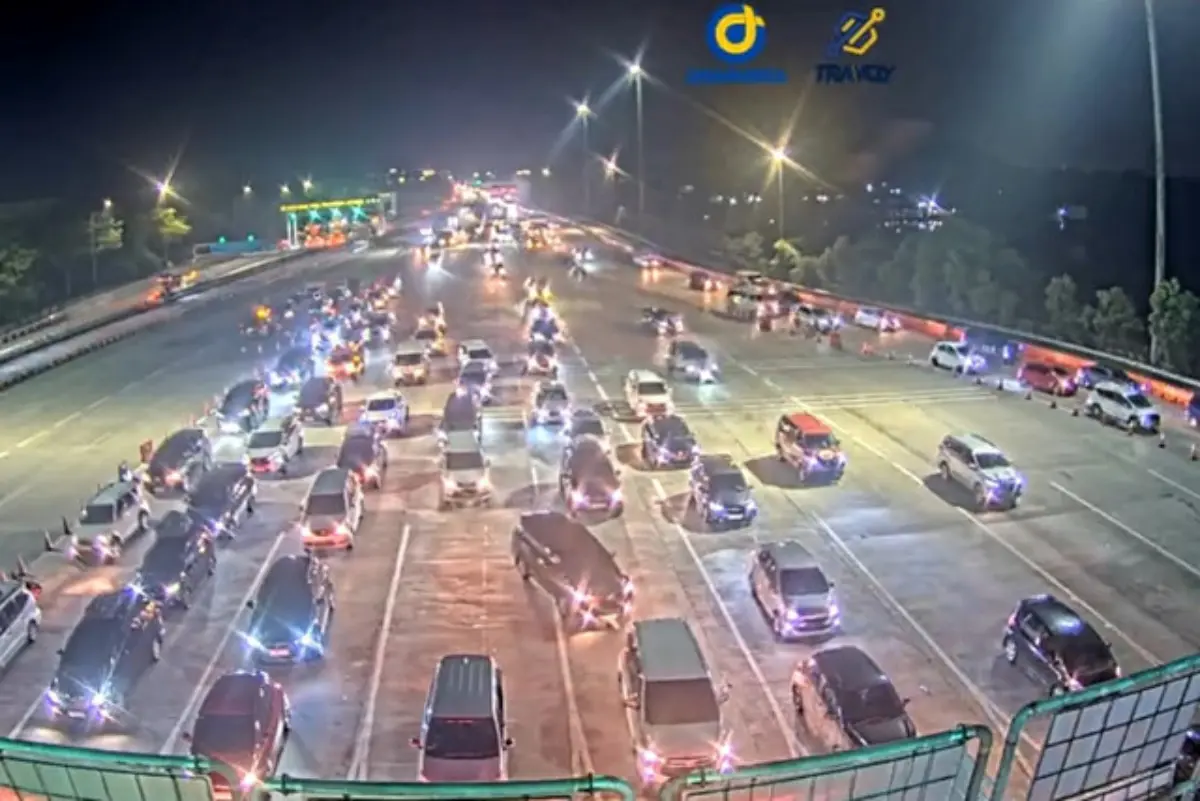 H+7 Lebaran Senin Malam Ini: Kemacetan di Ruas Tol Jakarta-Cikampek dan Tol Cipularang – delik.tv