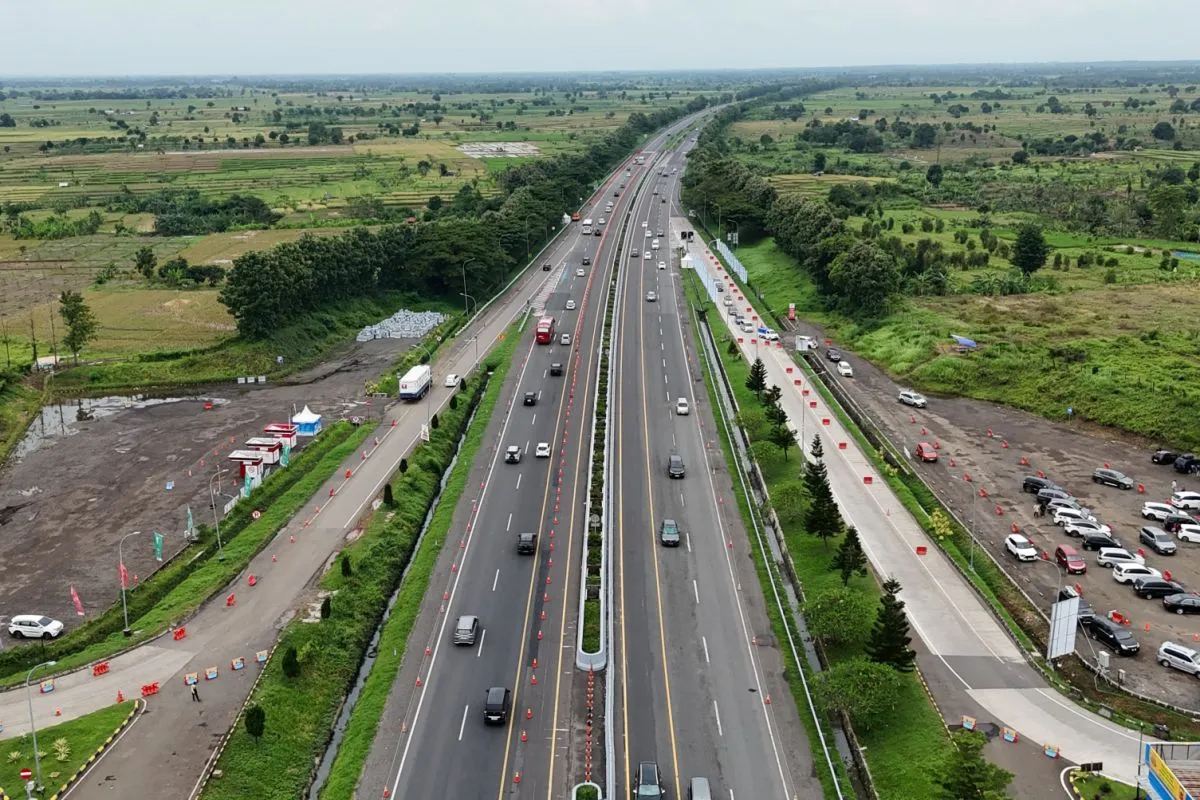 One Way Tol Trans Jawa KM 419-KM 72 Arah Jakarta Diperpanjang hingga Selasa Pukul 08.00 – delik.tv