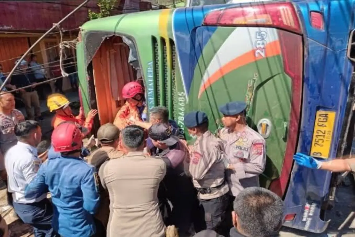 Polda Sumatera Barat Selidiki Penyebab Kecelakaan Maut Bus ALS di Padang Panjang – delik.tv